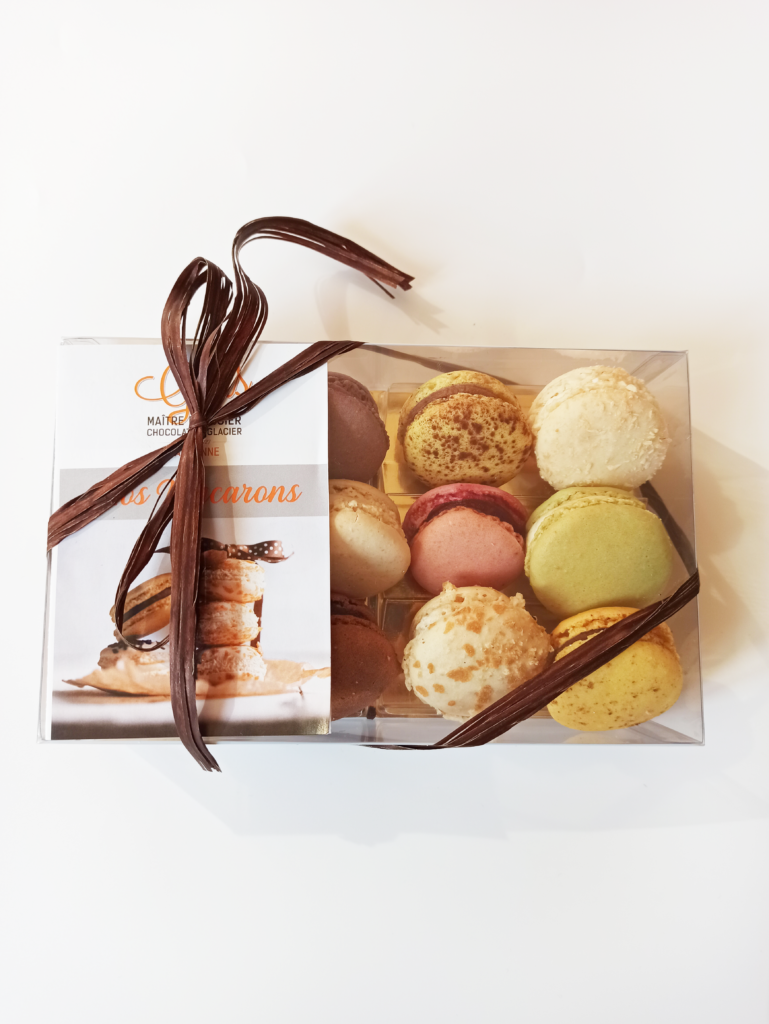 Écrin de 12 macarons assortis - Maison Gélis